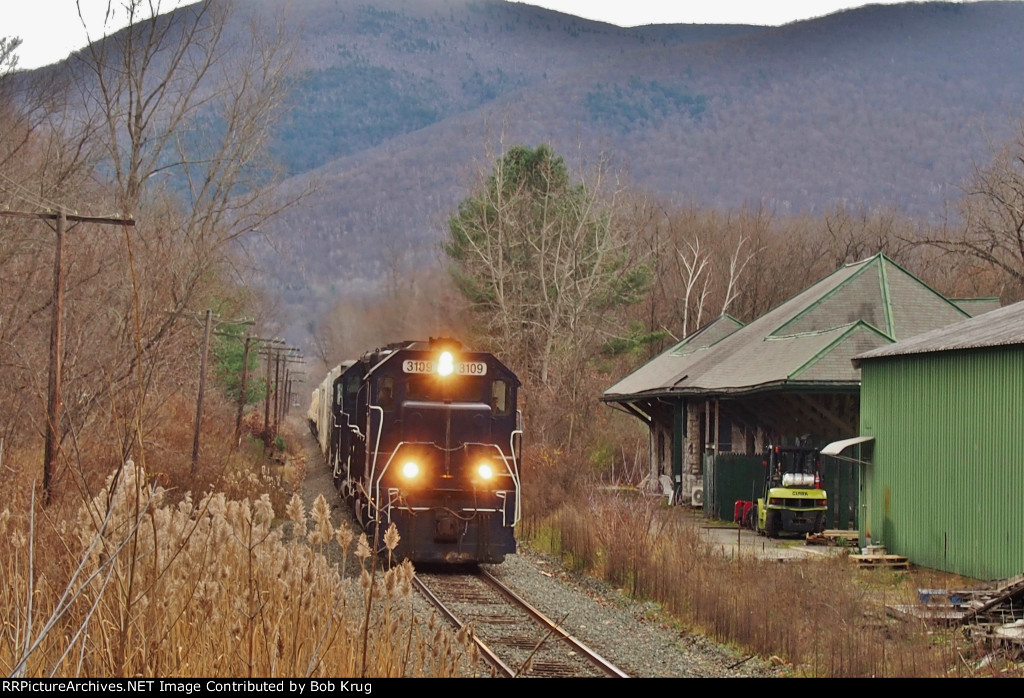 GMTX 3109 leads train symbol AD-1 past the former Williamtown, MA passenger station